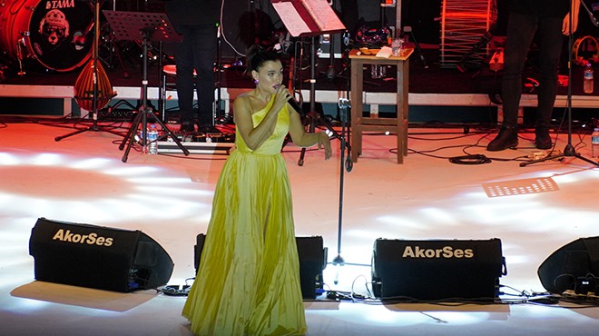 Şevval Sam Çeşme'de eğitim için sahne aldı! - İzmir Haber - İzmir Son ...