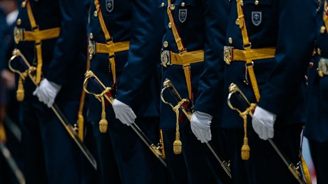 Üsteğmen ve yüzbaşı rütbelerinde değişiklik - İzmir Haber - İzmir Son ...