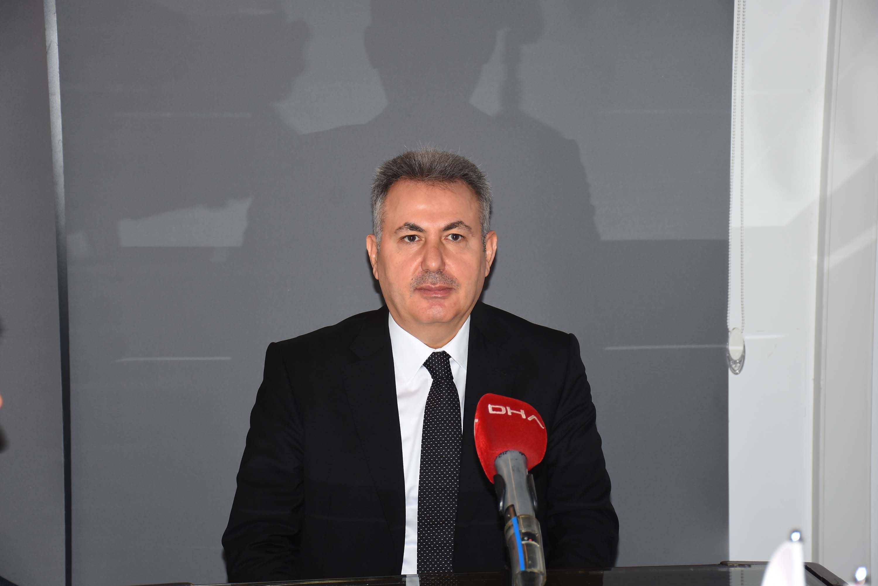 Vali Elban'dan organizasyon açıklaması: Şehir merkezinde izin ...