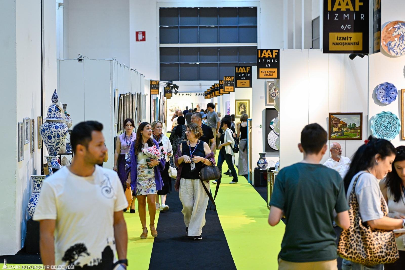 İzmir’de sanat ve antika fuarına yoğun ilgi - İzmir Haber - İzmir Son Dakika Haberleri
